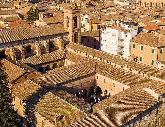 Fabriano e la carta: una storia di ingegno e creatività che va avanti ...